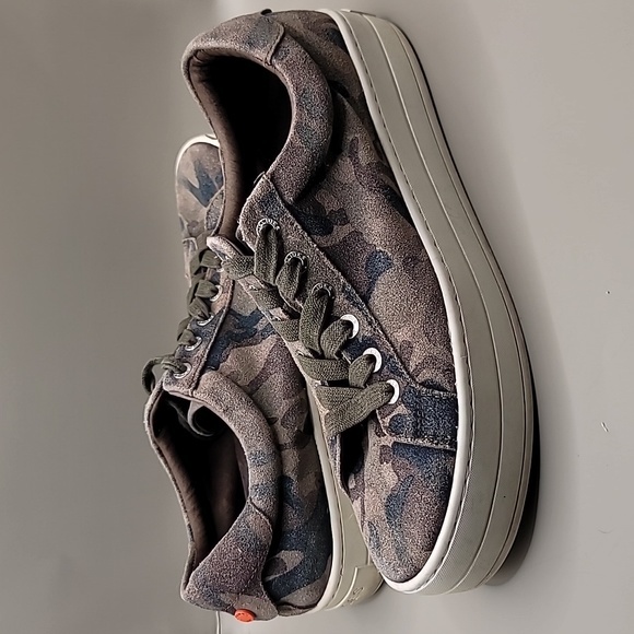 J/Slides NYC | Shoes | Jslides Nyc Noca Shoes Womens 8 Camo Fashion ...